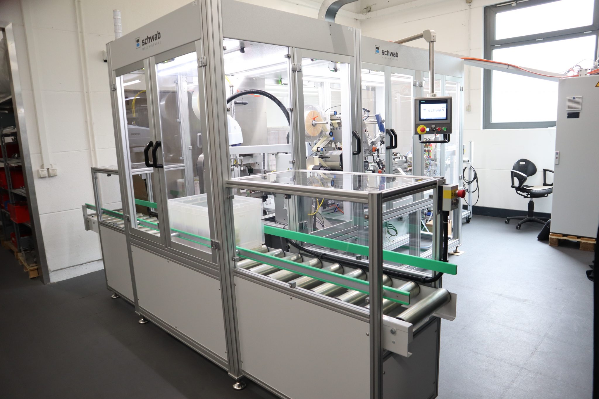 New video of our packaging system with roboter – Schwab Maschinenbau ...